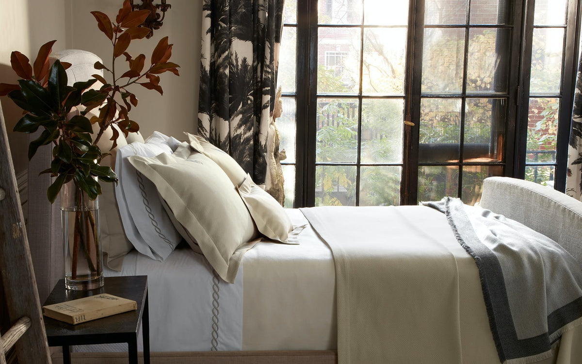 Classic Chain Sheet Set by Matouk | Rafael Interiors